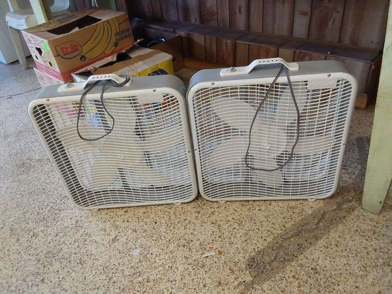 LOT OF 2 ELECTRIC FANS 1-WORKS - Kaufman Realty & Auctions