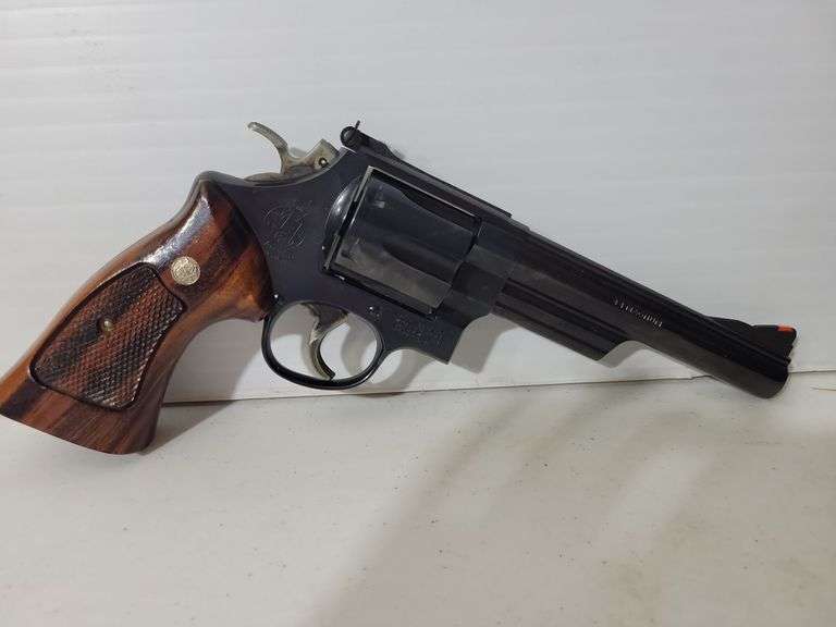 S&W 44mag double action revolver with speed loaders - Kaufman Realty ...