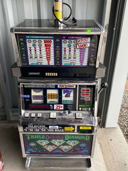 John Deere Tractor, Slot Machine, Primitives, Decor (WV) - Kaufman ...