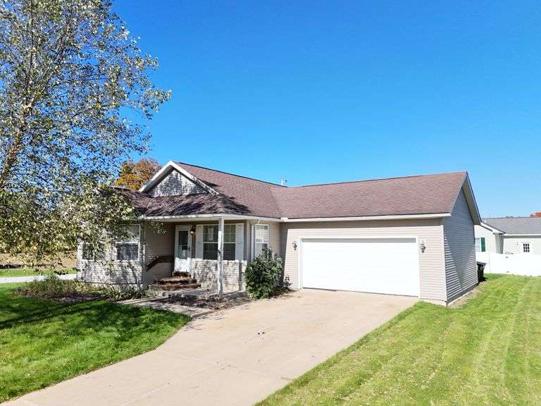 3 Bedroom 2 Bath Ranch on .2 Acre Lot - Kaufman Realty & Auctions