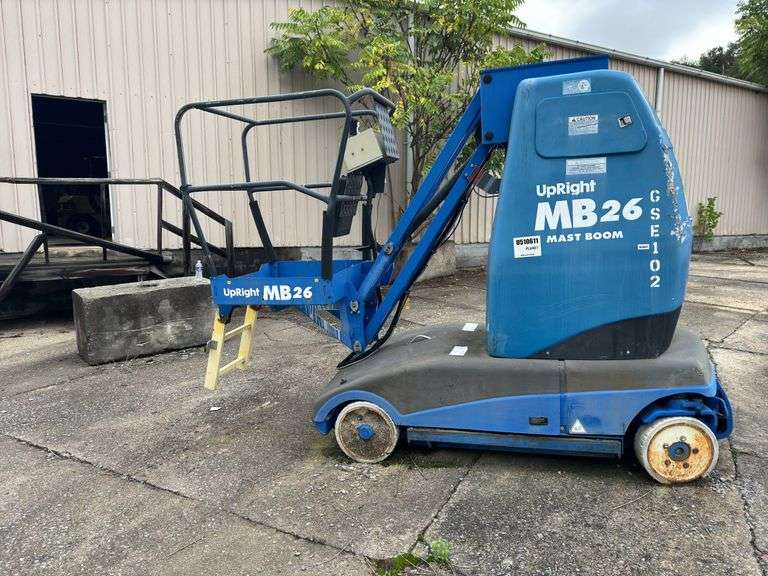 Upright MB26 Mast Boom Model #GSE102 - Kaufman Realty & Auctions