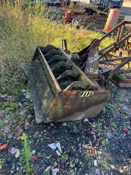 3-pt Super Gill box blade / 5 1/2' wide - Kaufman Realty & Auctions