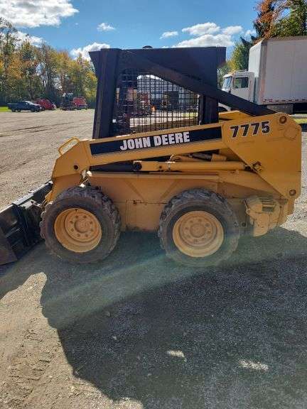 JD 7775 skid steer showing 269 1/2 hrs / hrs unknown - Kaufman Realty ...