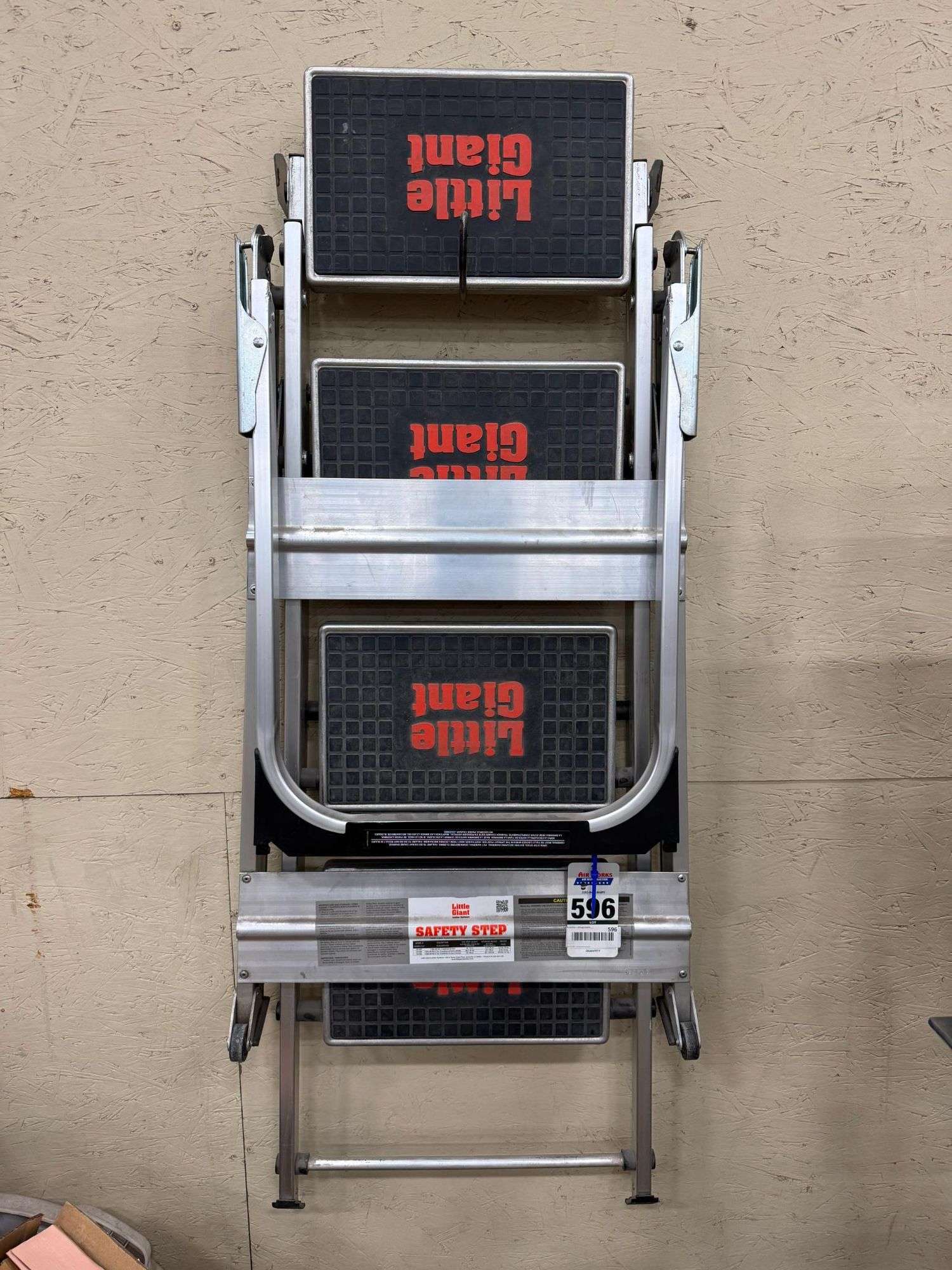 Little Giant 4 Step Safety Step Ladder . - Kaufman Realty & Auctions