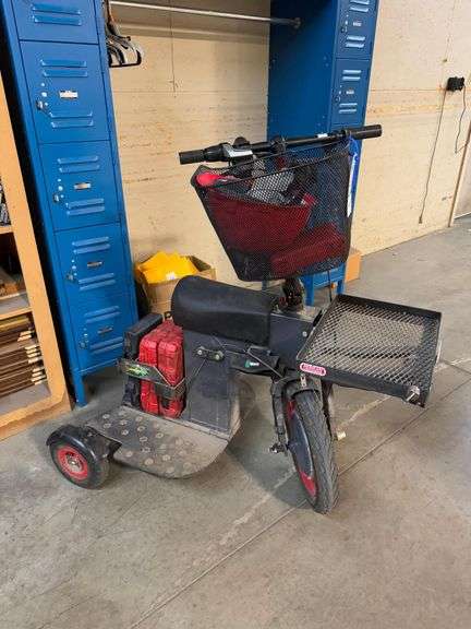 Acton MP 3 Wheel Electric Scooter . - Kaufman Realty & Auctions