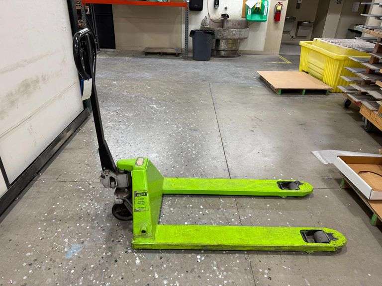 U-Line AC25 Pallet Jack 5500 Lbs. Capacity . J17121436-651058 - Kaufman Realty & Auctions