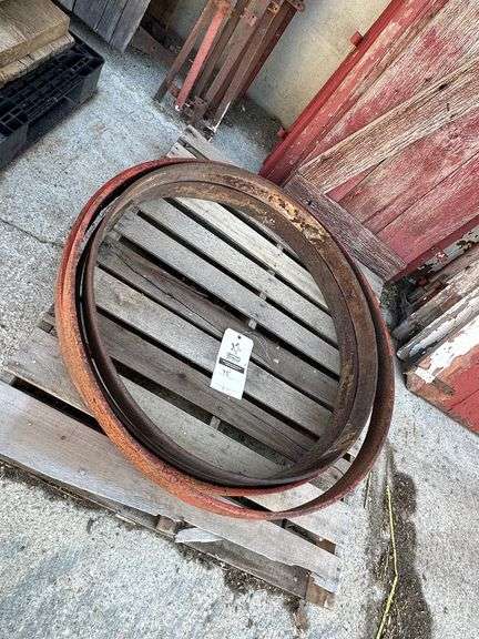 Stack of 4 metal wheel hoops - Kaufman Realty & Auctions
