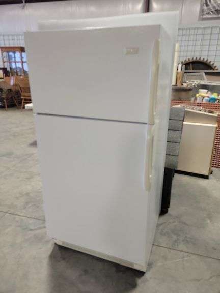 Crosley refrigerator/freezer/ 29"x27.5"x60" - Kaufman Realty & Auctions