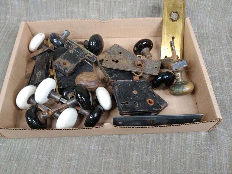 Antique porcelain door knobs and Hardware - Kaufman Realty & Auctions