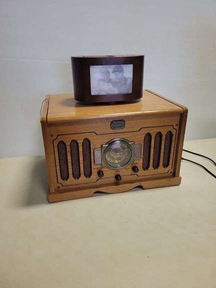 Thomas Museum Series record player & radio, photo holder - Kaufman ...