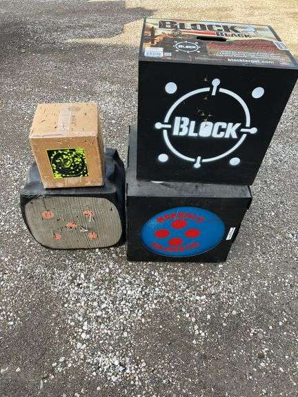 4 shooting targets / Block is new in box - Kaufman Realty & Auctions