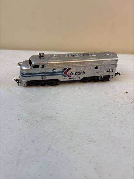 Tyco Amtrak electric train set - Kaufman Realty & Auctions