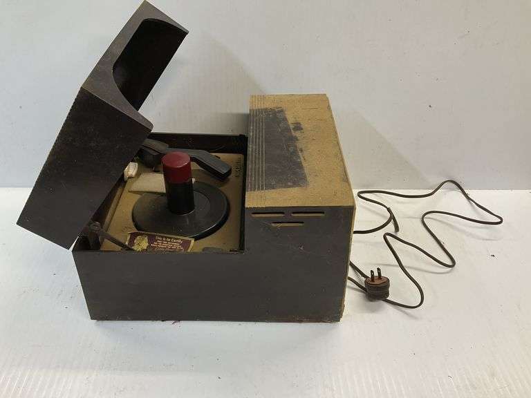 Vintage RCA Victrola Record Player - Kaufman Realty & Auctions