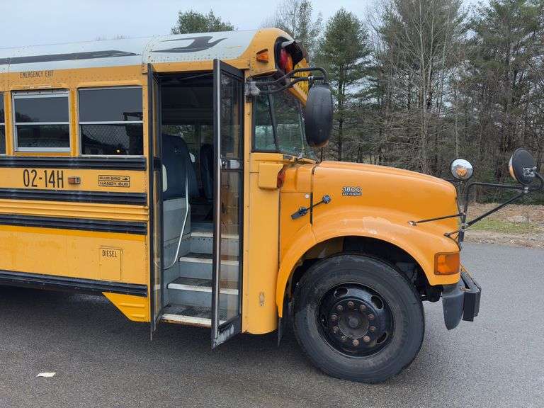 2003 International 3800 4x2 Bus Vin# 1HVBBAAL93H575179, 165674 Miles - Kaufman Realty & Auctions