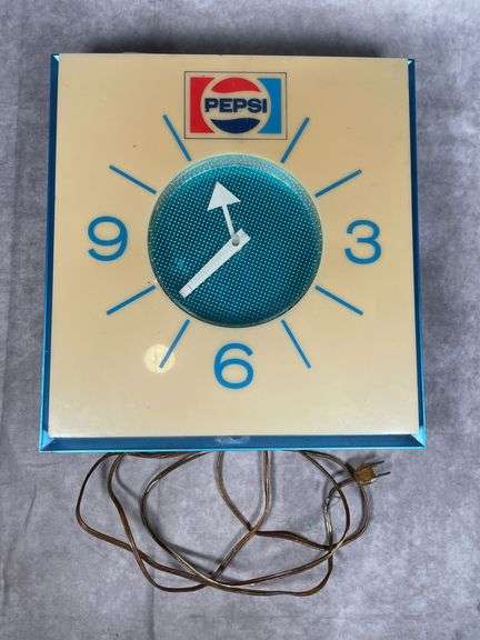 LIGHT UP PEPSI CLOCK (DOES NOT WORK) - Kaufman Realty & Auctions