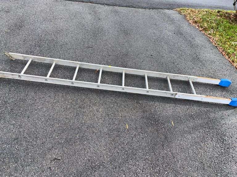 117” Ladder - Kaufman Realty & Auctions