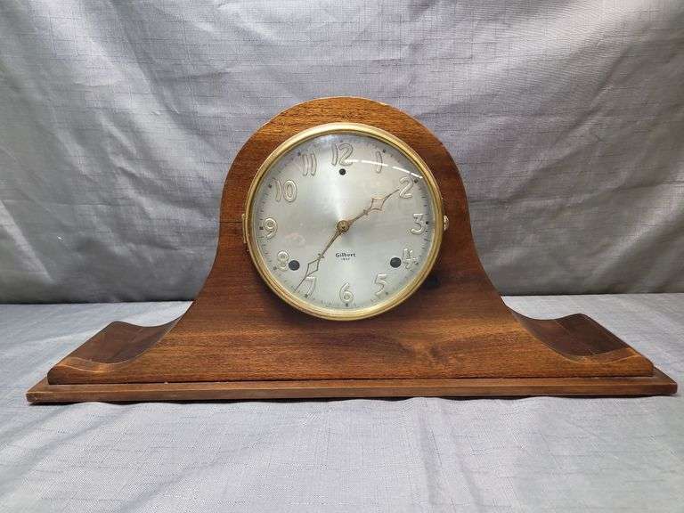 GILBERT 1807 MANTLE CLOCK WITH KEY - Kaufman Realty & Auctions