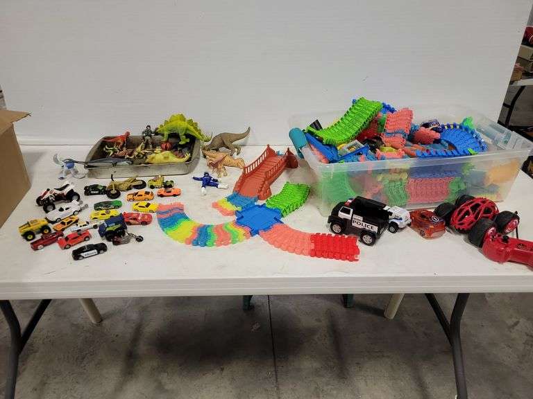 Toys, plastic tracks, cars, dinosaurs, ect - Kaufman Realty & Auctions