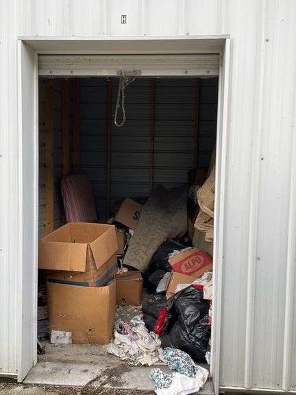 Contents of storage unit H- 7x9 - Kaufman Realty & Auctions