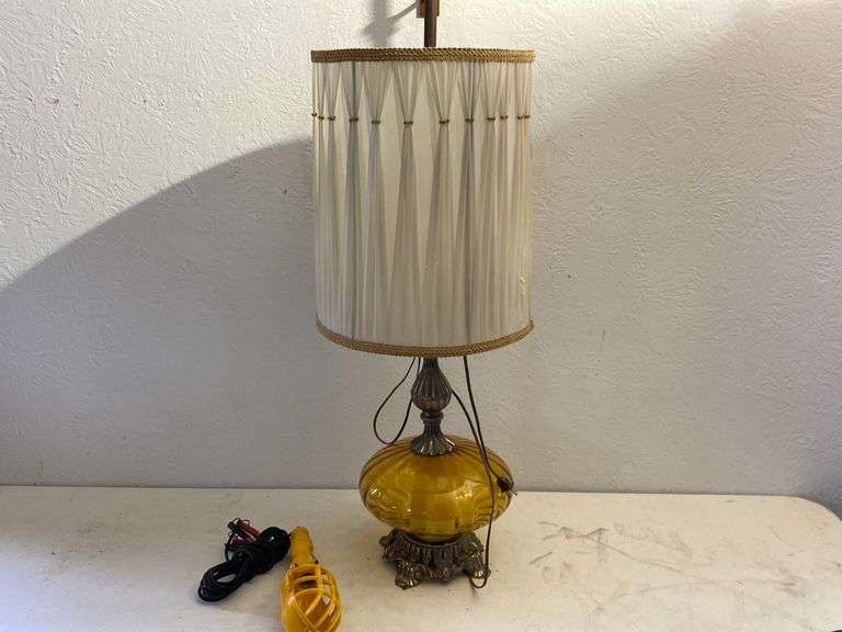Large vintage lamp - Kaufman Realty & Auctions