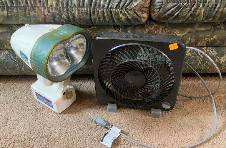 Electric Fan, Vector Mega Sport Spot Light - Kaufman Realty & Auctions