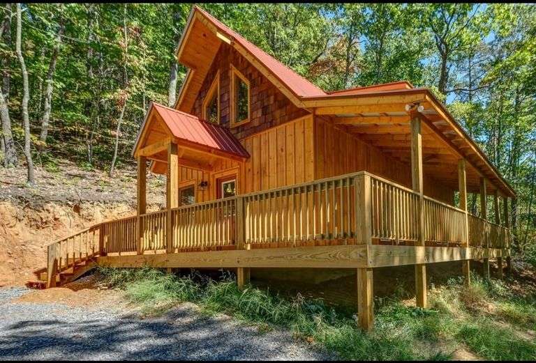 North Carolina Cabin - Kaufman Realty & Auctions