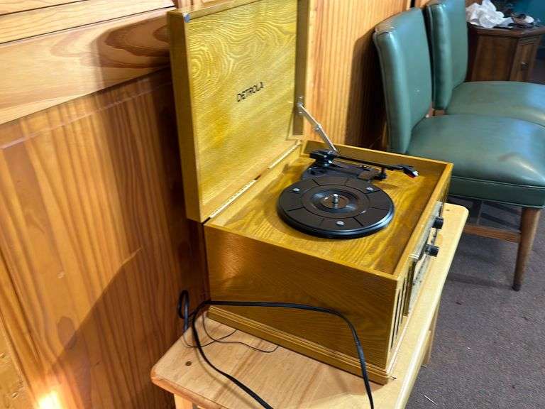 Detrola Record Turntable and Radio - Kaufman Realty & Auctions