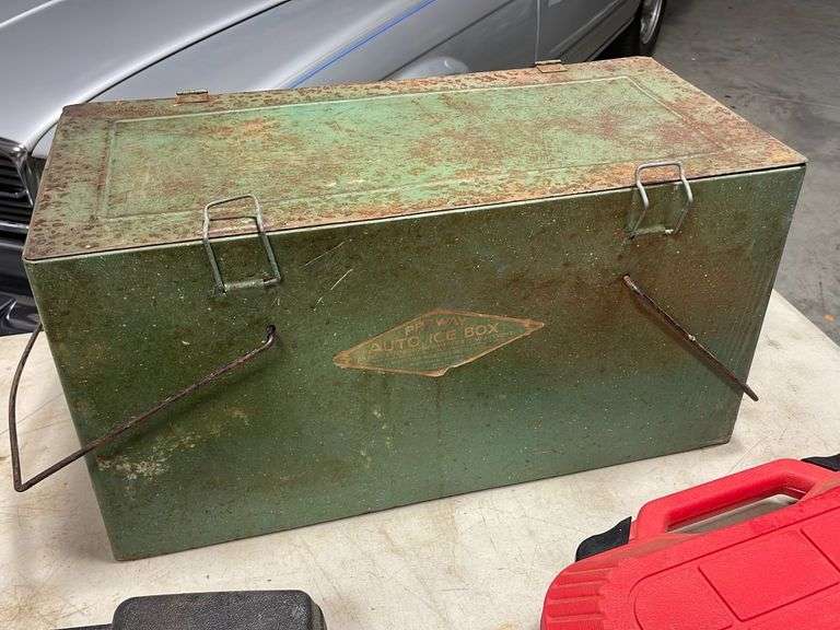 Preway auto ice box and 2 Craftsmen toolboxes - Kaufman Realty & Auctions