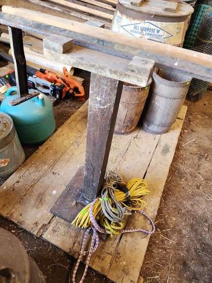 Paper roll bracket, rope & stand - Kaufman Realty & Auctions