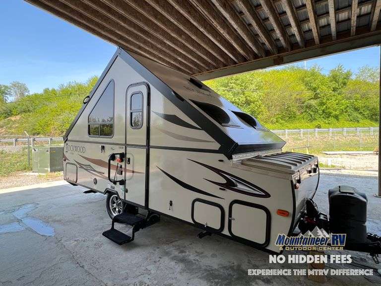 2017 FOREST RIVER ROCKWOOD HARD SIDE HIGH WALL A212HW - Kaufman Realty & Auctions