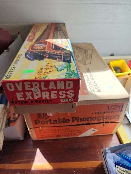 Battery operated Overland Express & Portable Phonograph - Kaufman ...