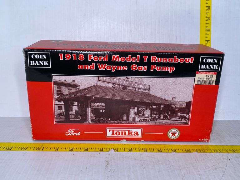 Tonka Ford Model T Runabout & Wayne Gas Pump - Kaufman Realty & Auctions