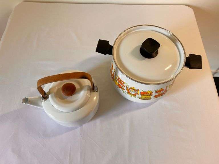 Tea Kettle & Stew Pot - Kaufman Realty & Auctions