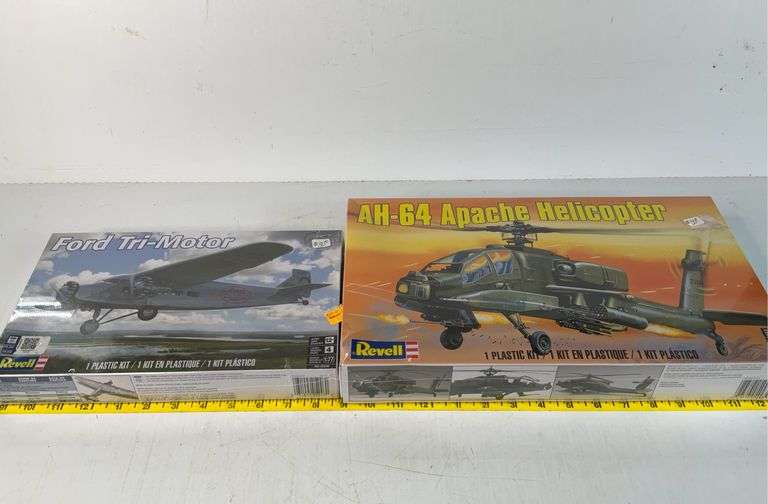 2 Revell Airplane Model Kits - Kaufman Realty & Auctions