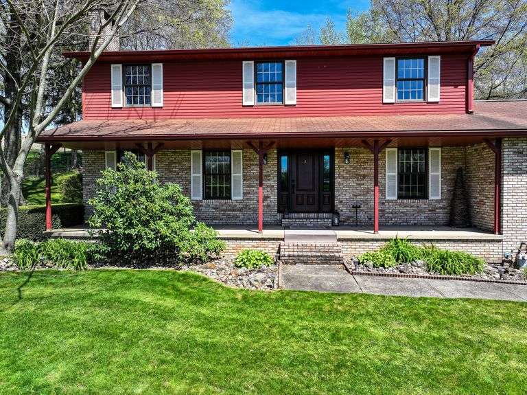 4 Bdrm 2.5 Bath Home w/ Attached Garage - Kaufman Realty & Auctions