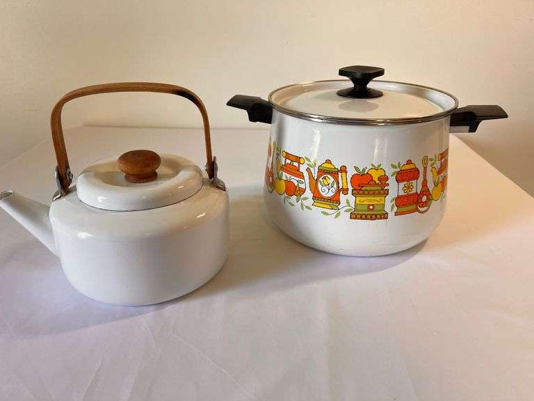 Tea Kettle & Stew Pot - Kaufman Realty & Auctions