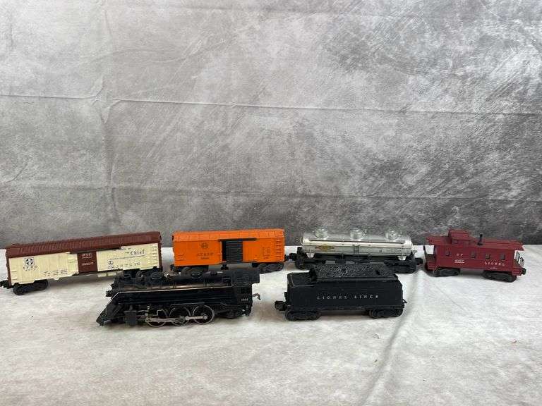 Lionel Post-War Steam Engine #1666 with Tender and Four Post-War Cars ...