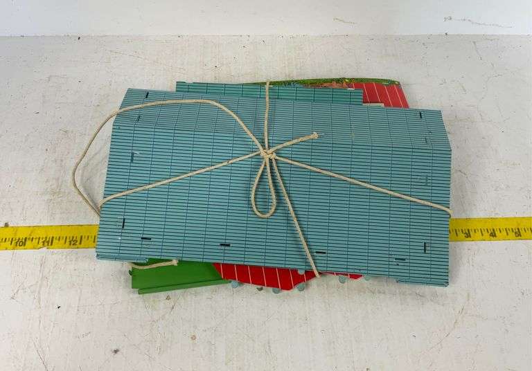 Tin Put-Together Fun Dale Farm House Barn - Kaufman Realty & Auctions