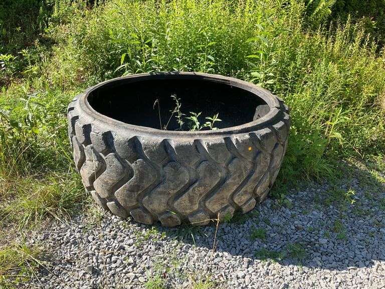 Rubber Tire Water Trough - Kaufman Realty & Auctions