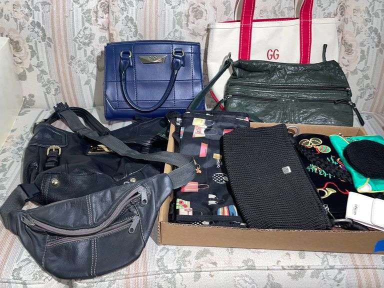 PURSES, HANDBAGS - Kaufman Realty & Auctions