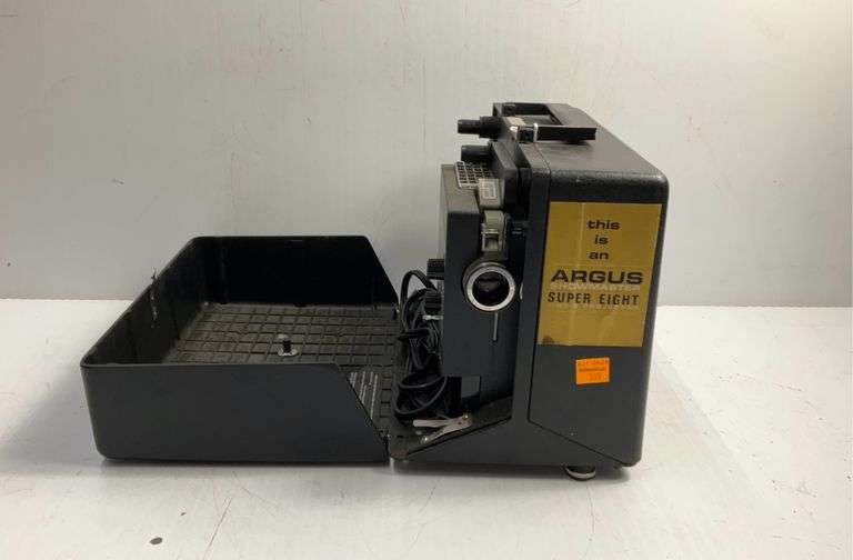 Argus Showmaster Super Eight Movie Projector - Kaufman Realty & Auctions