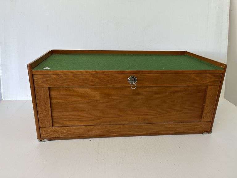 Locking Storage Box - Kaufman Realty & Auctions