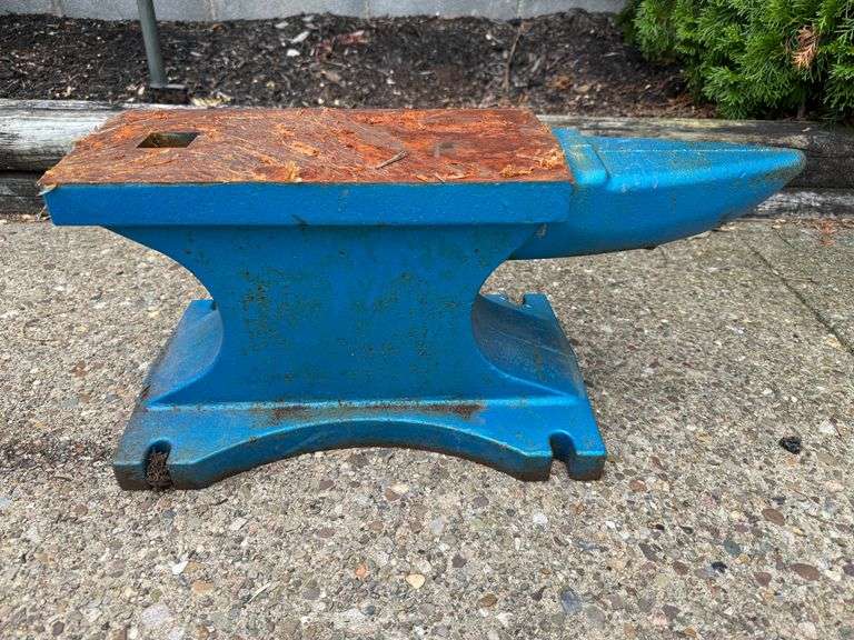 200lb Anvil - Kaufman Realty & Auctions