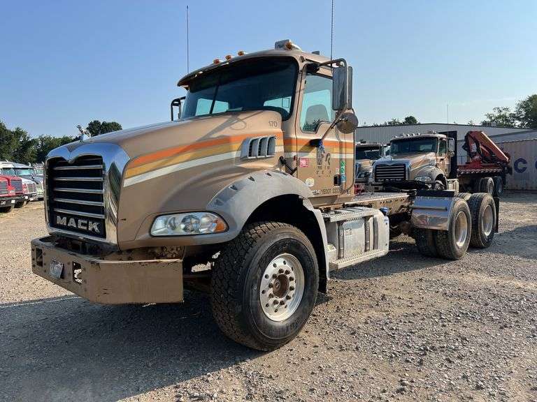 2013 Mack GU813 showing 28,257 mi, 4,292 hrs/ runs - Kaufman Realty ...