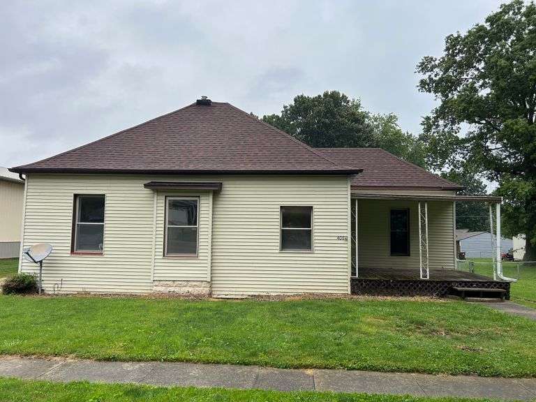 1400 sq ft home located at 406 W Lincoln in Edinburg, IL - Kaufman ...