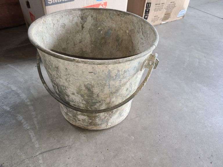VINTAGE HEAVY DUTY METAL BUCKET - Kaufman Realty & Auctions