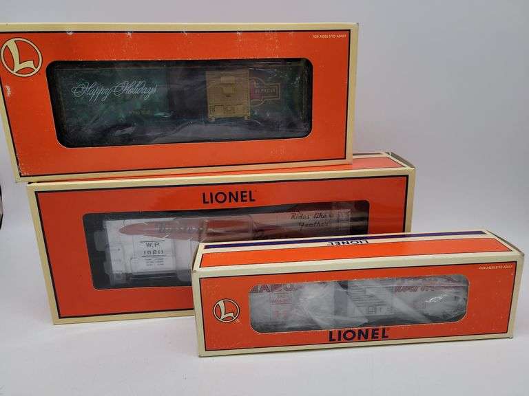 LIONEL TRAINS- (3) - CHRISTMAS BOXCAR 6-16291, ROOF BOXCAR 6-81829 ...