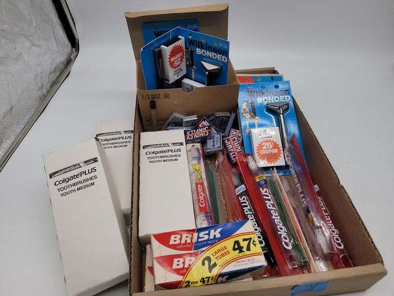 VINTAGE RAZORS & TOOTHBRUSHES - Kaufman Realty & Auctions