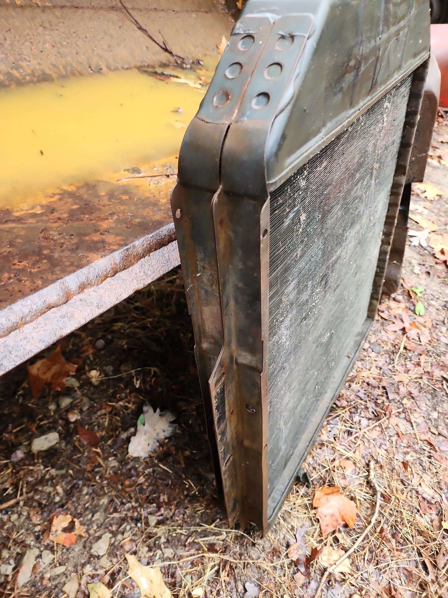 6 cylinder radiator fits 48-52 Ford trucks - Kaufman Realty & Auctions