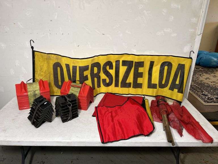 (4) sets of V boards/ corner board and load signs/flags - Kaufman ...